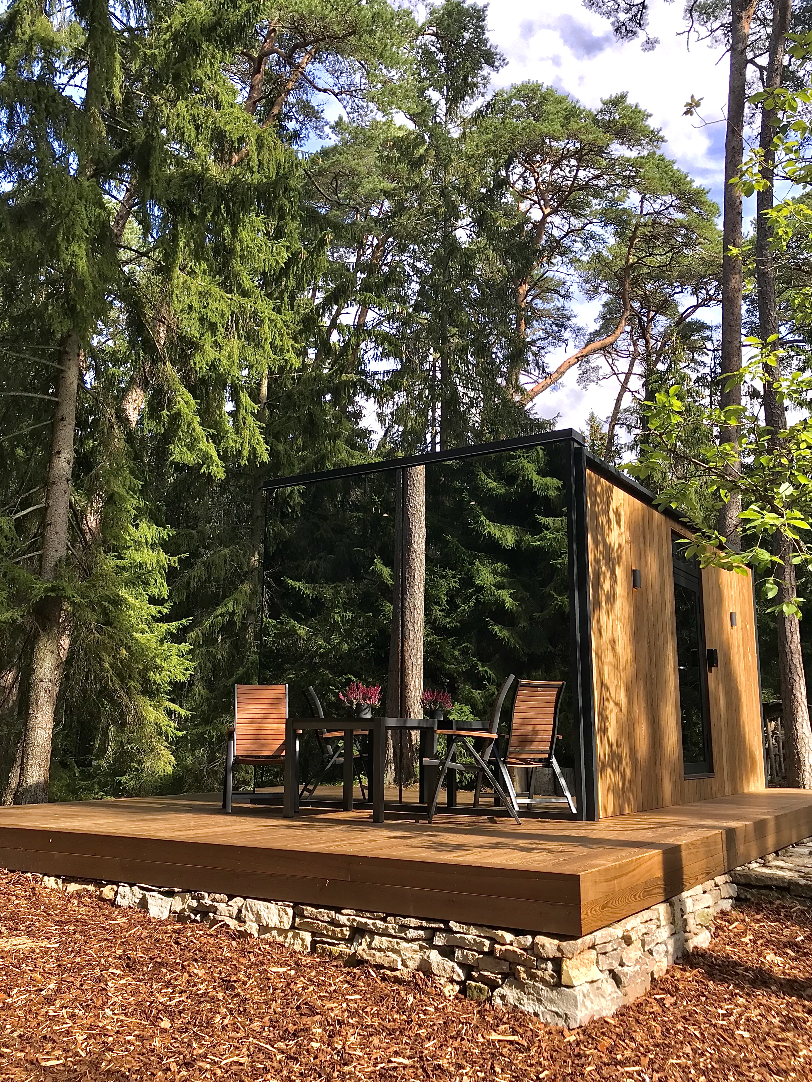 Luxury Mirror Cabin with Private Sauna & Forest Views | ÖÖD at ...