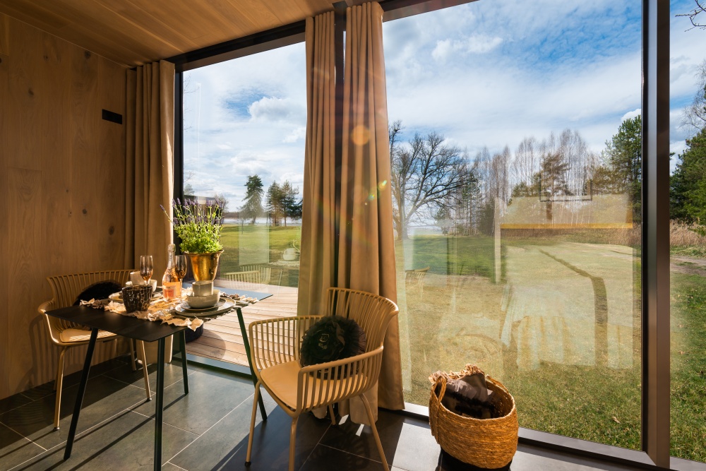 Mirror house with private sauna & lake views | Romantic retreat in ...