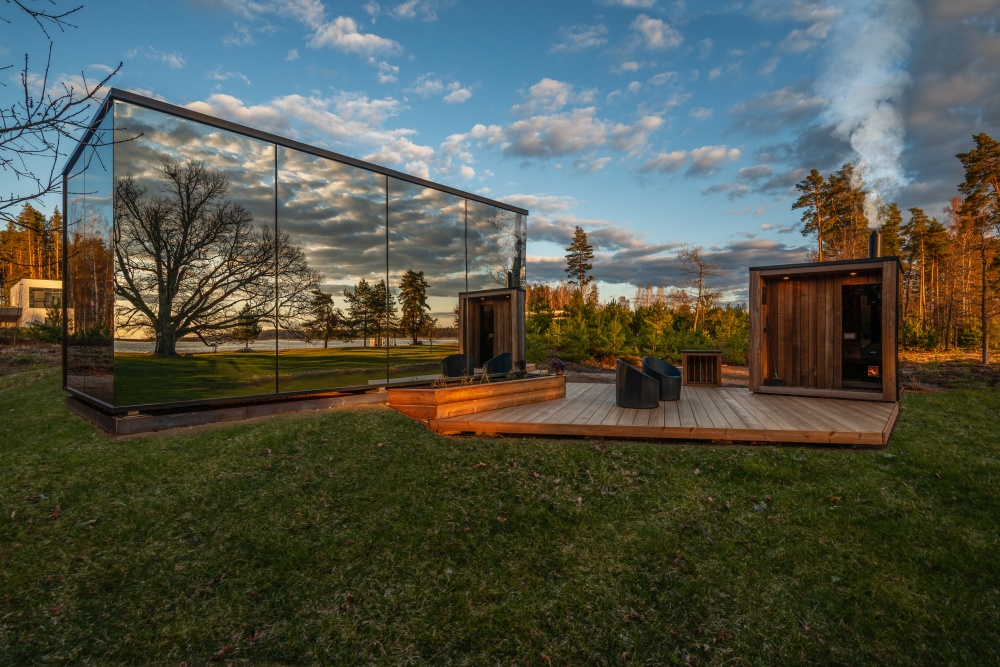 Mirror house with private sauna & lake views | Romantic retreat in ...