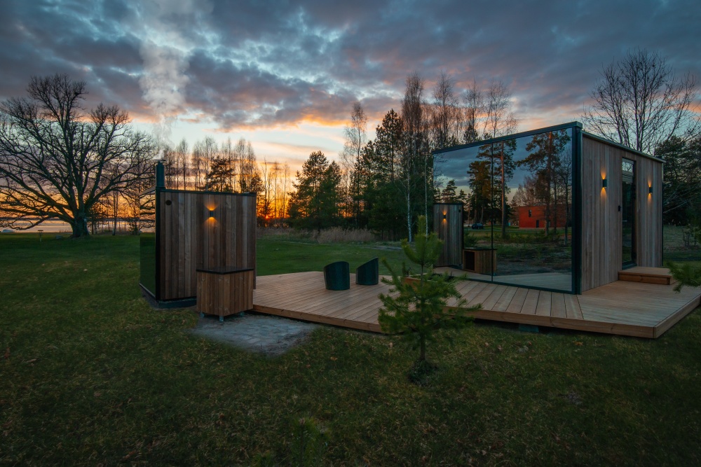 Mirror house with private sauna & lake views | Romantic retreat in ...
