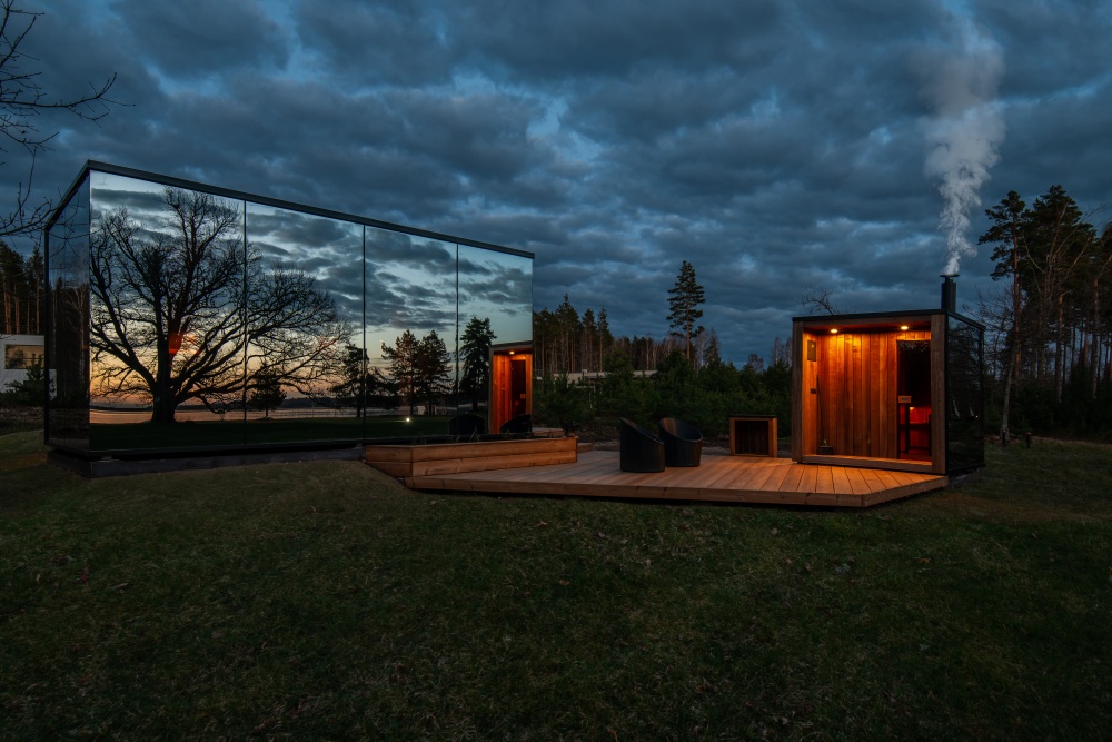 Mirror house with private sauna & lake views | Romantic retreat in ...