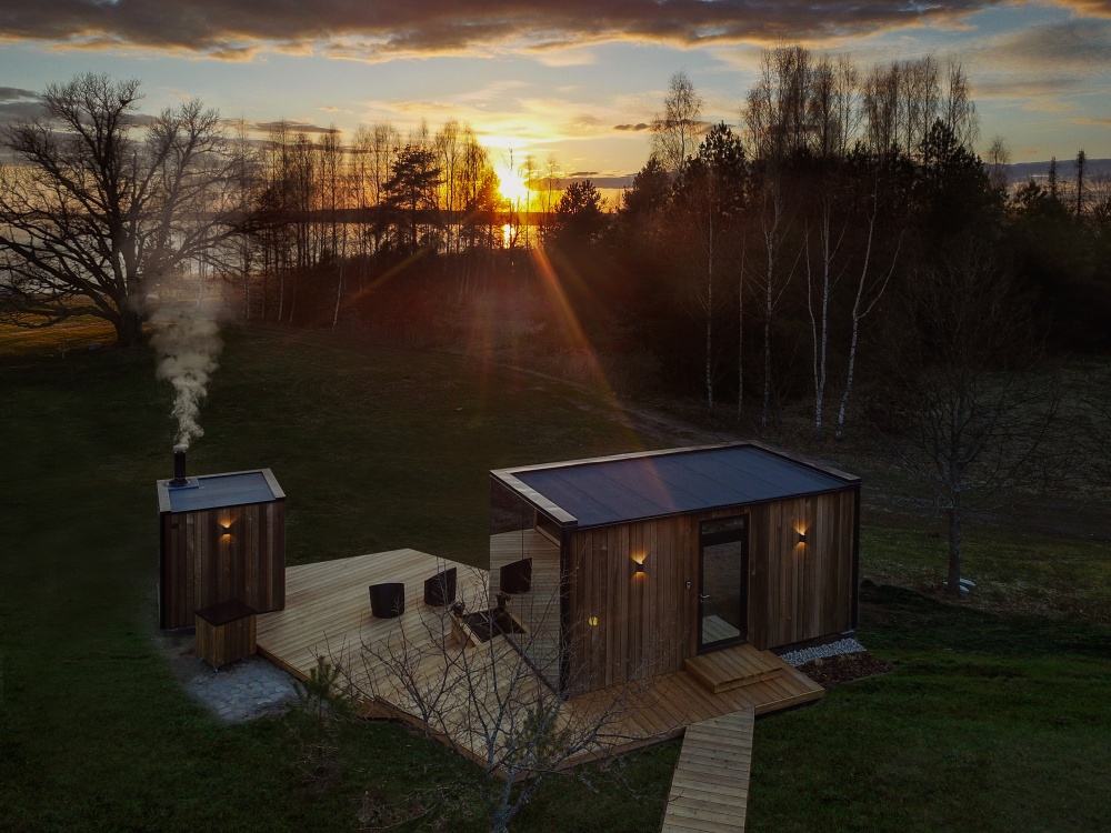Mirror house with private sauna & lake views | Romantic retreat in ...