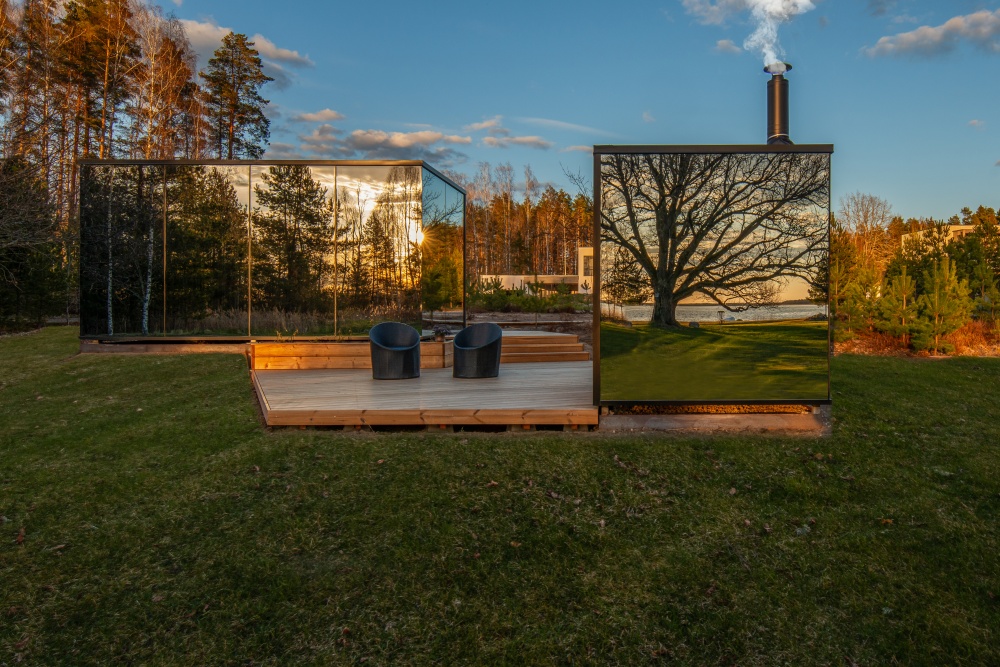 Mirror house with private sauna & lake views | Romantic retreat in ...