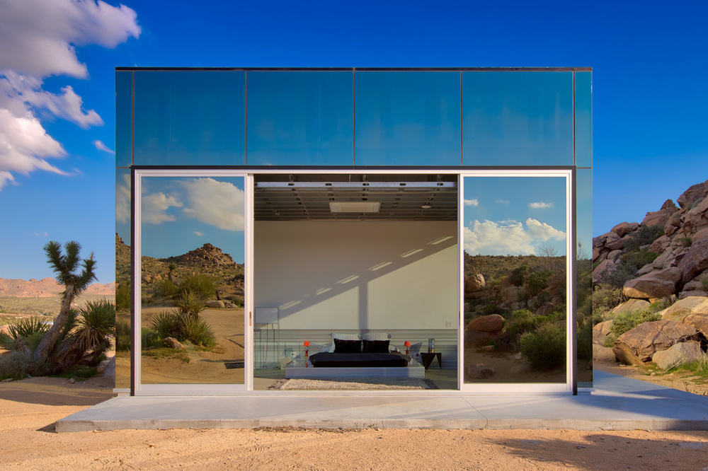 The Invisible House | Iconic Mirror House Stay in Joshua Tree | Private ...