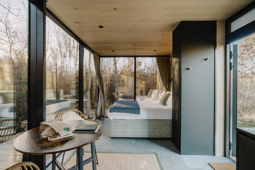 Luxury mirror house with hot tub or sauna | Romantic Oxfordshire ...